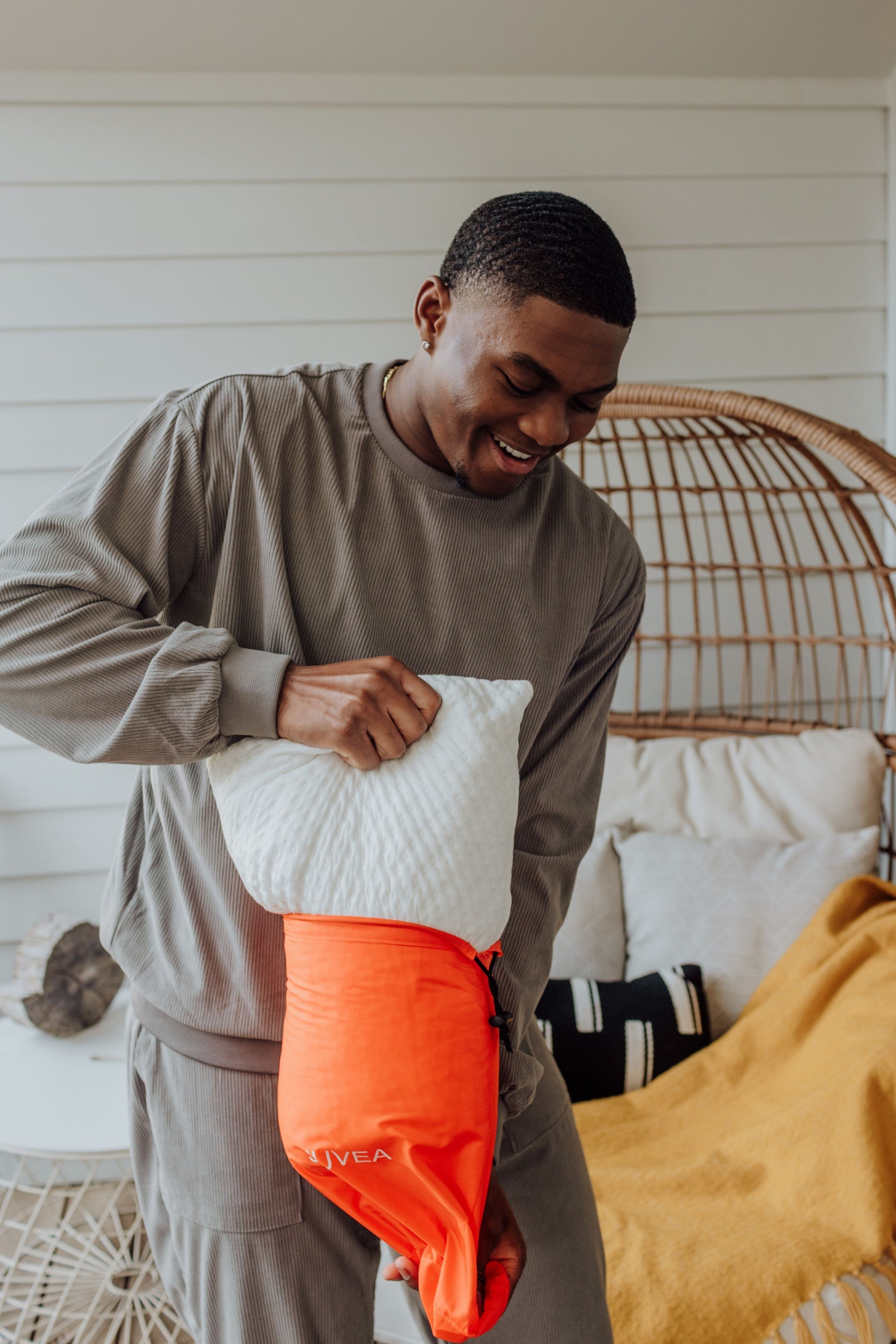 JUVEA Travel - Lightweight & Compact 100% Natural Talalay Latex Pillow